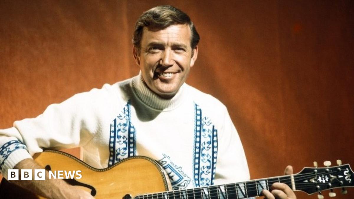 Obituary: Val Doonican - BBC News