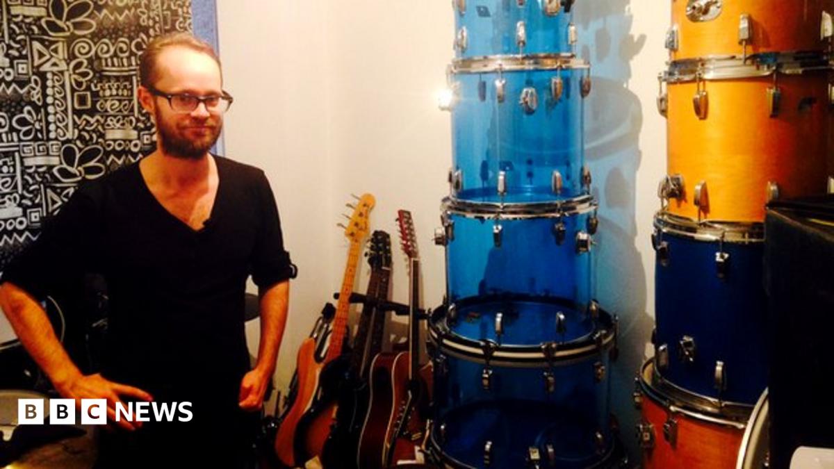 Ash drummer Rick McMurray: From Indie to independence - BBC News