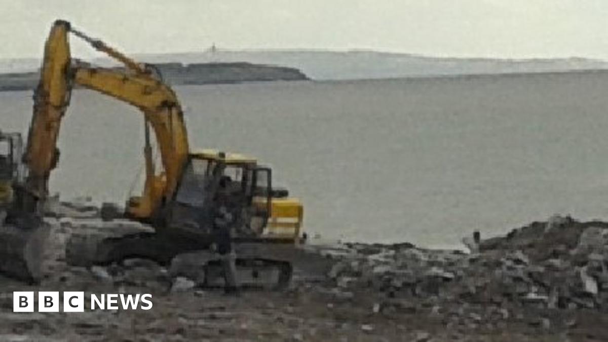 Sully beach clear of rubble after 30 years - BBC News