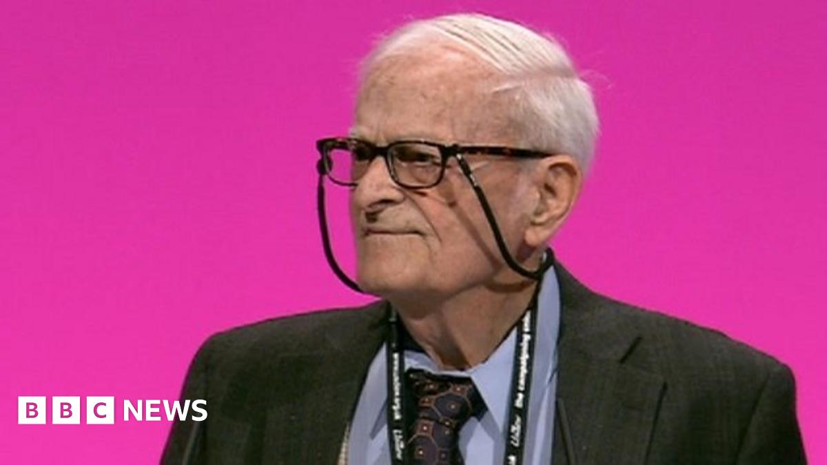Harry Smith, 91, brings tears to Labour delegates' eyes - BBC News