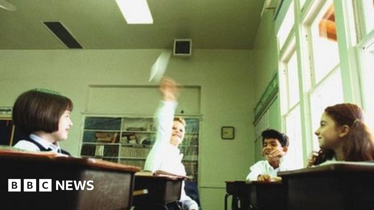 Low-level classroom disruption hits learning, Ofsted warns - BBC News