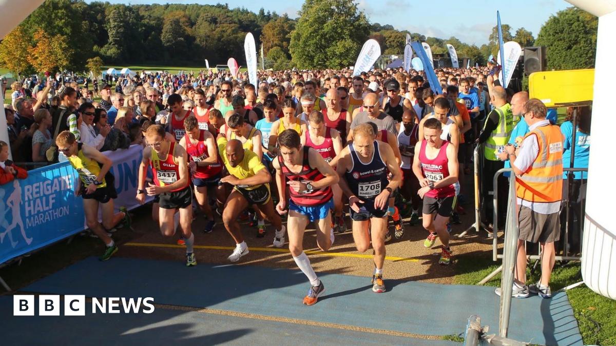 Runner dies after Reigate half-marathon - BBC News