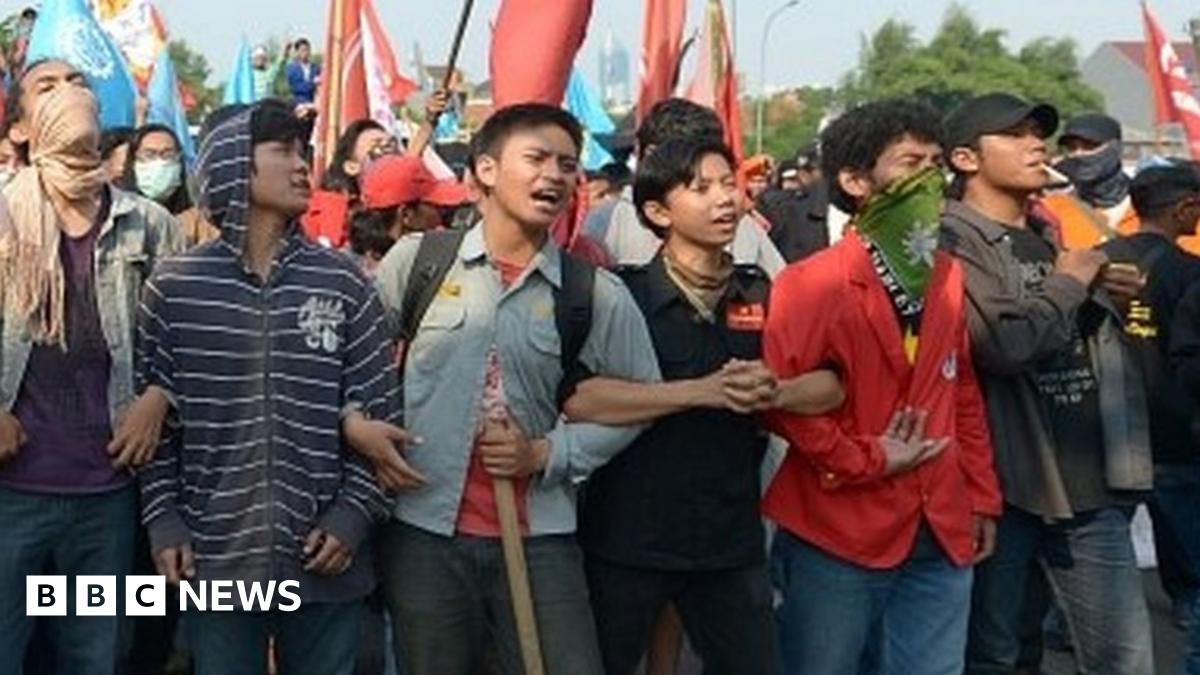 Anger over Indonesian democratic reversal - BBC News