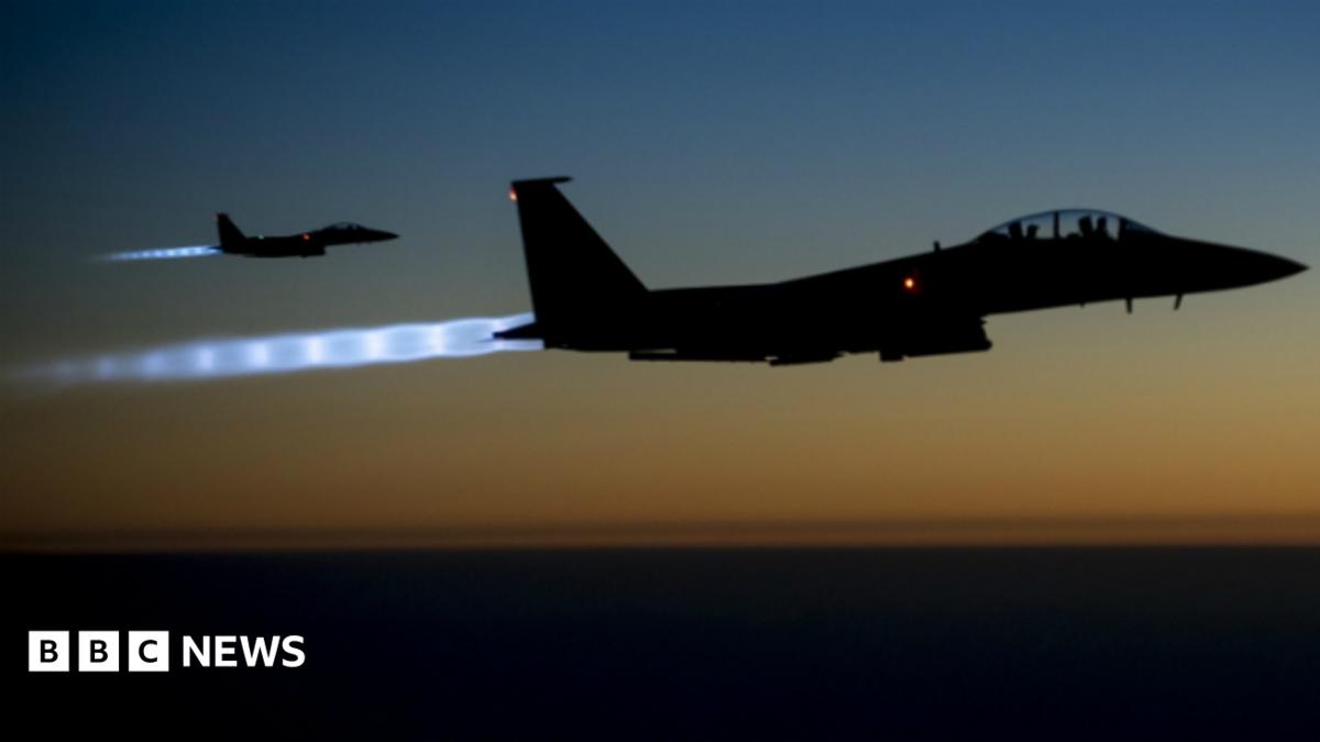 US air strikes in Syria 'destroy IS tanks' - BBC News