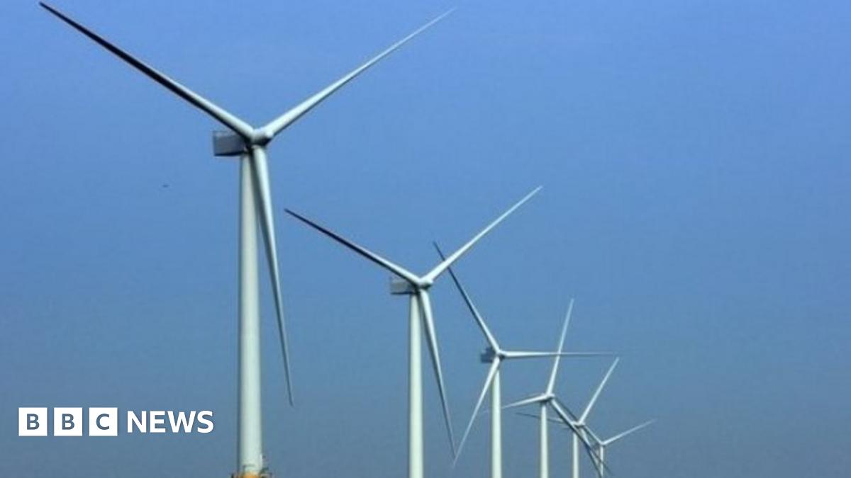 Huge turbines for Middle Muir wind farm near Crawfordjohn - BBC News