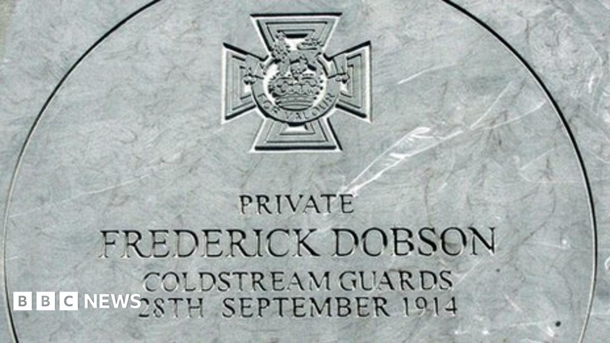 Memorial unveiled to WW1 VC hero Frederick Dobson - BBC News