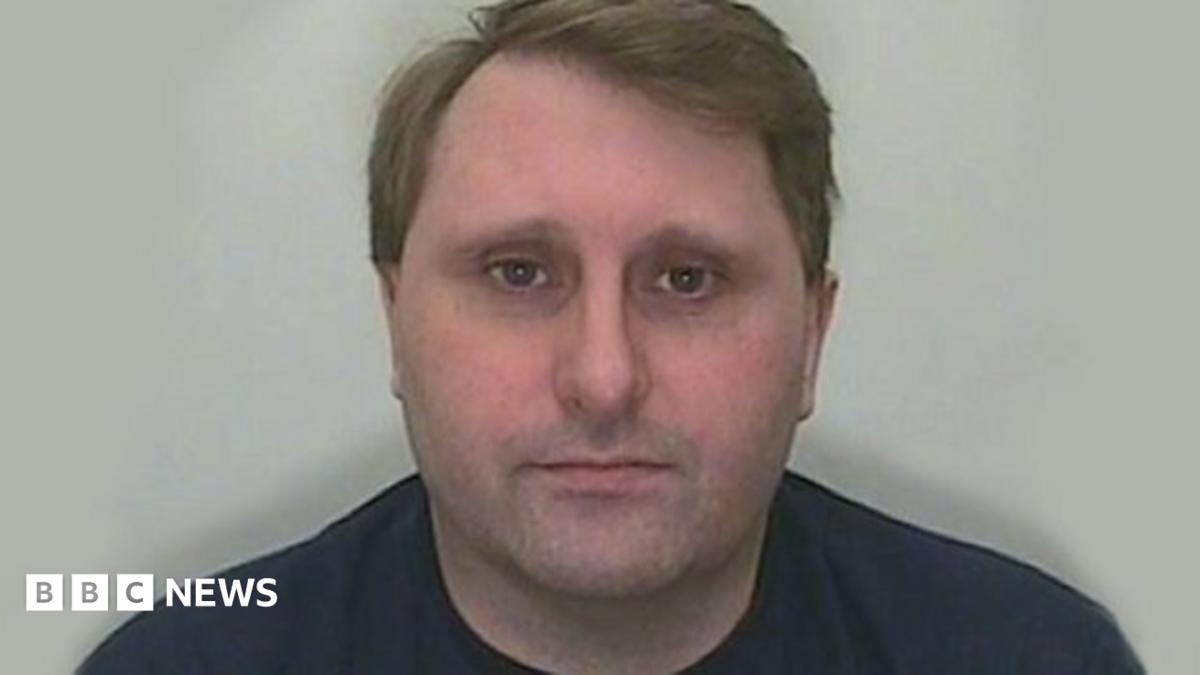 Manslaughter: Timothy Crook guilty of killing parents - BBC News