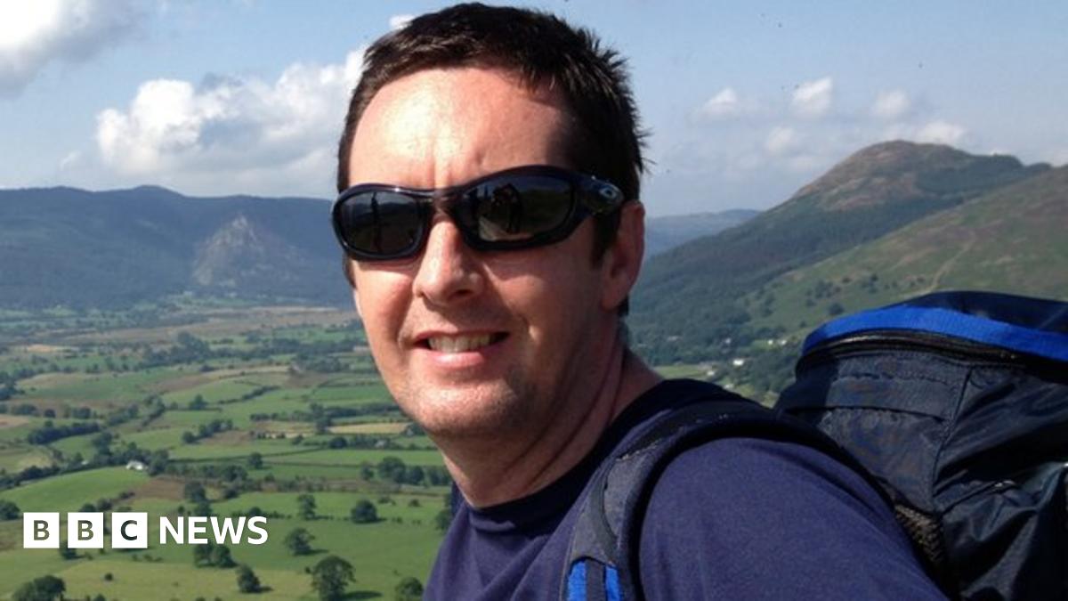 Former GB cyclist David Hitchen named as crash victim - BBC News