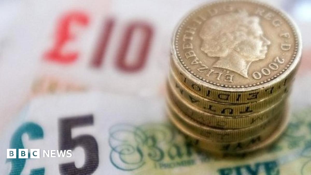 Minimum wage 'set for significant increase' - BBC News