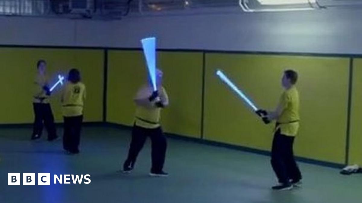 Star Wars Jedi lightsaber combat techniques taught - BBC News