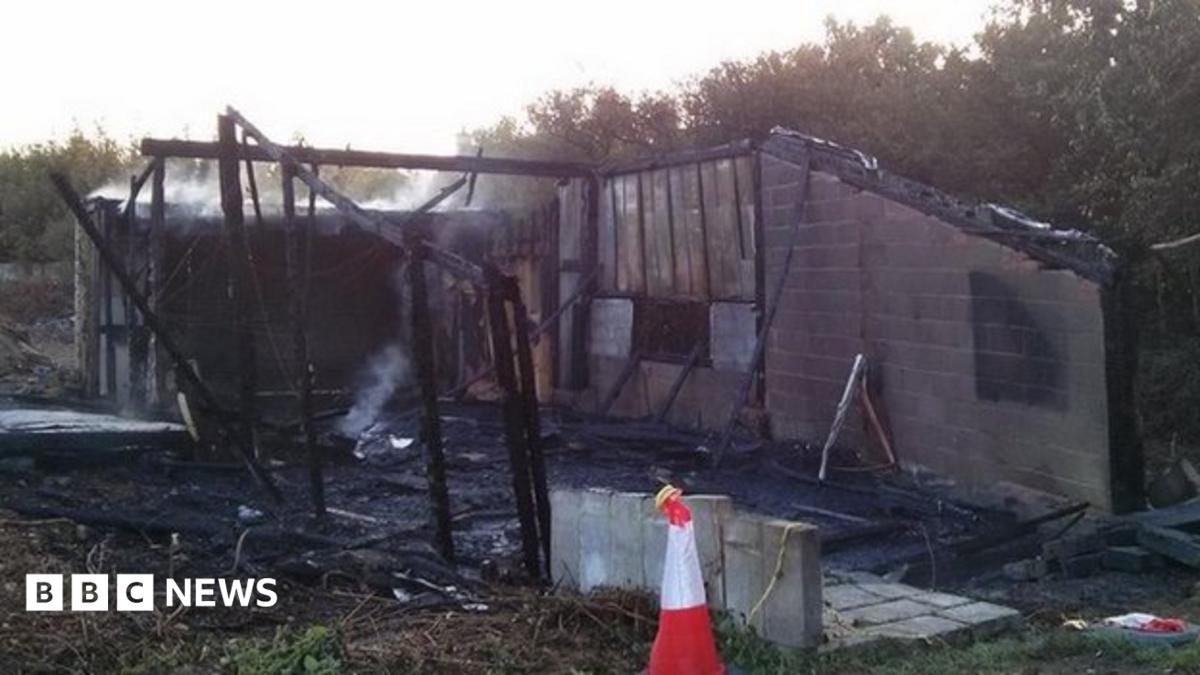 Witney garage fire near gas cylinders 'was arson' - BBC News