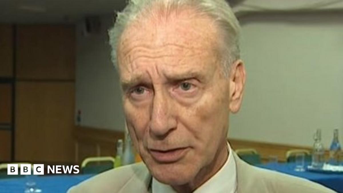 Torbay mayor defends sackings in cuts row - BBC News