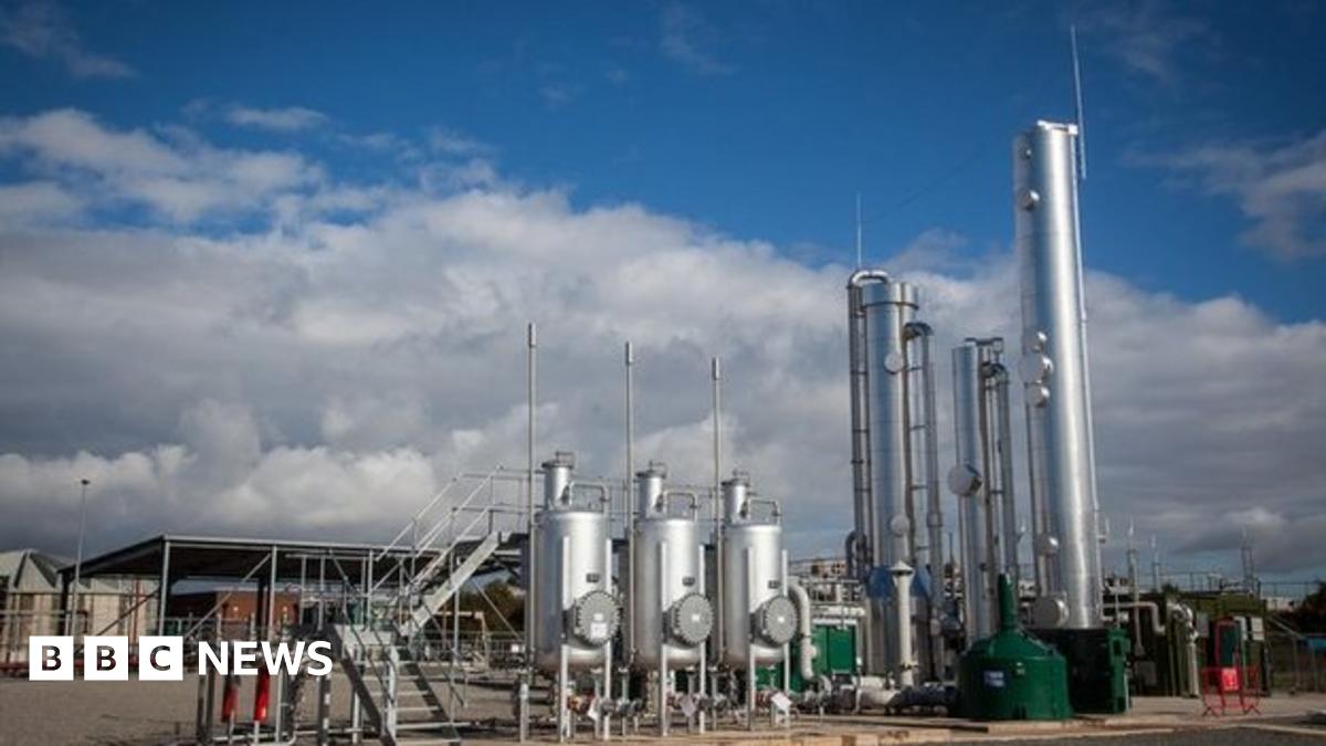 First UK homes heated with 'poo power' gas from sewage - BBC News