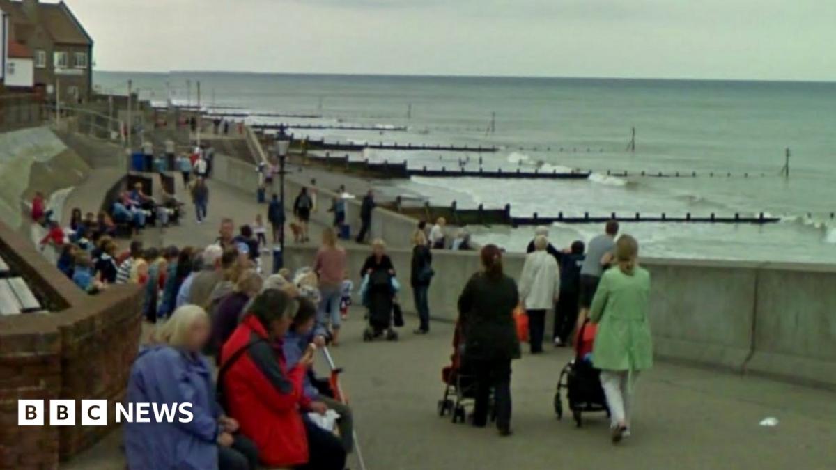 Sheringham tidal surge sea defence repairs to cost £804,000 - BBC News