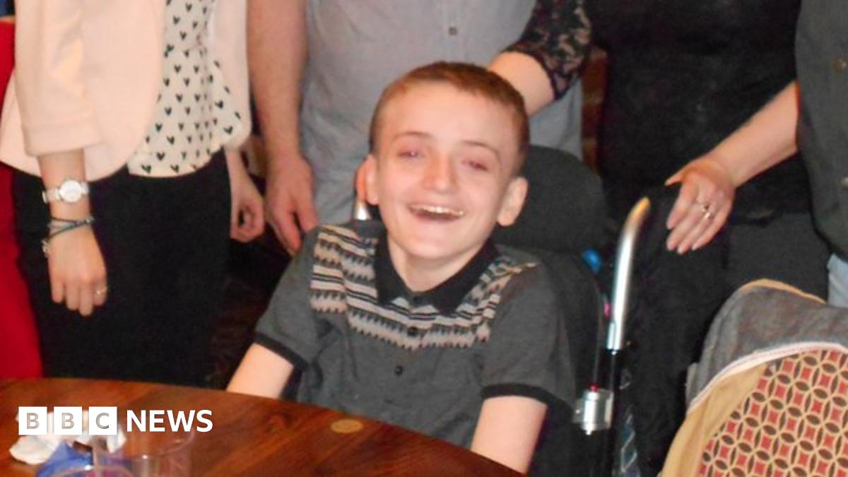 Ben Talbot appeal: Funds raised for Finedon boy's leg operation - BBC News