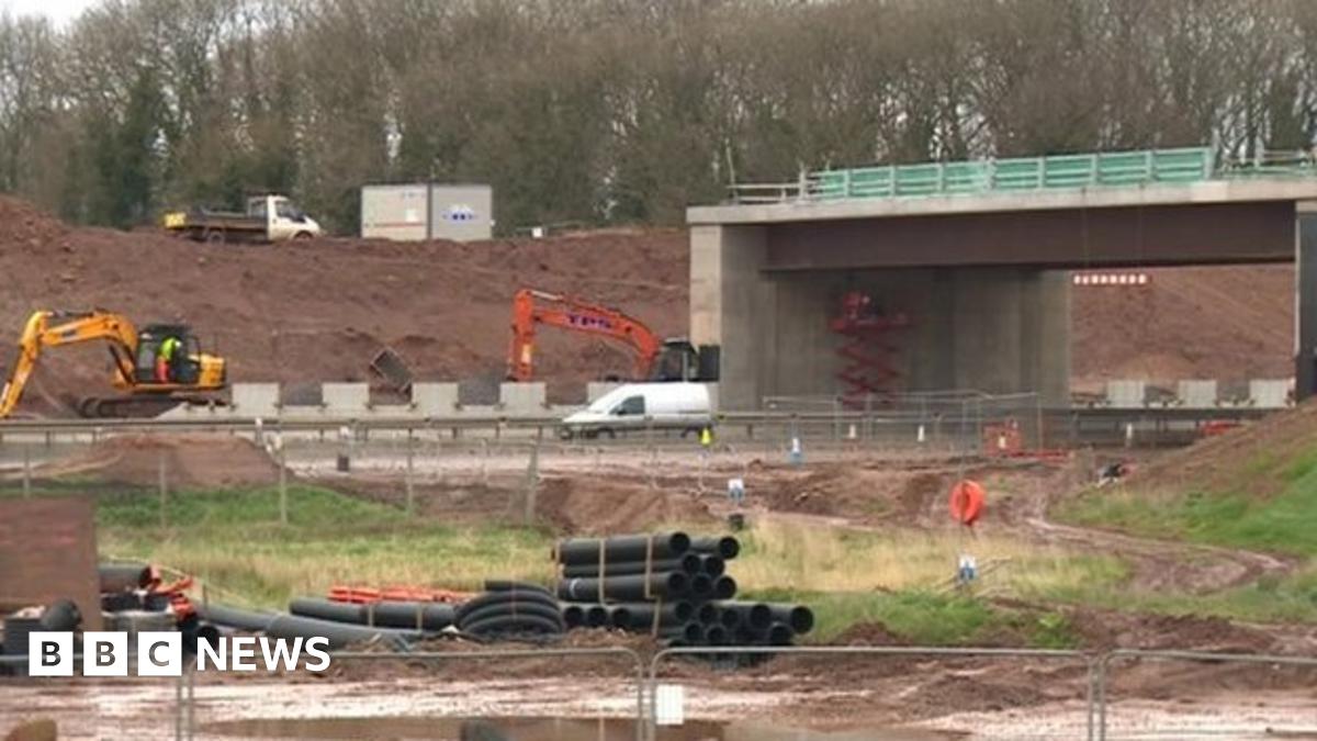 M54 motorway closes for i54 link work - BBC News