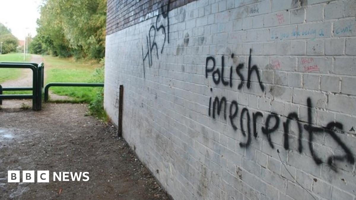Volunteers cover up anti-Polish graffiti in Wrexham - BBC News
