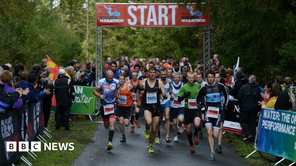 Kielder marathon winner Ceri Rees scores a hat-trick - BBC News