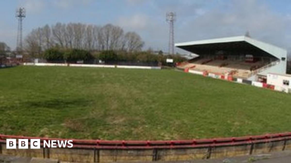 Kettering Town FC Poppies to bid for Rockingham Road - BBC News
