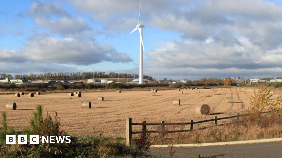 Building work delayed on tallest structure in Leeds - BBC News