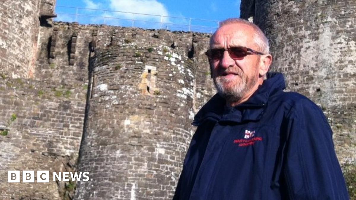 Robin Hughes given funds for baby's headstone in South Africa - BBC News