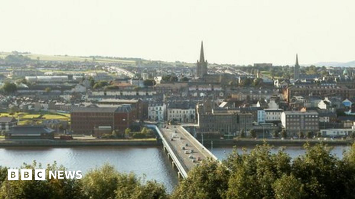 Dunfield Terrace: Derry housing scheme gets go ahead - BBC News