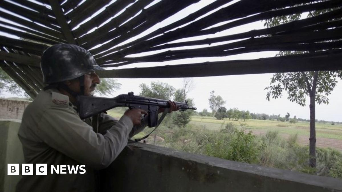 Kashmir: India and Pakistan warn each other over attacks - BBC News