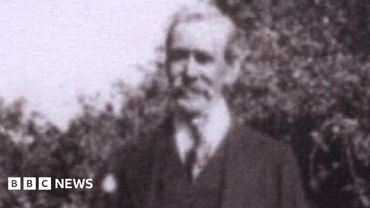 Rorke's Drift soldier Pte James Owen's new gravestone - BBC News