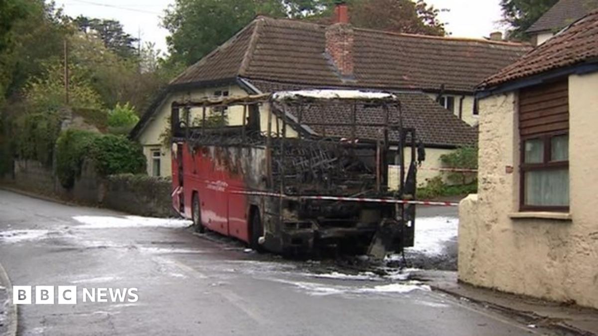 School coach catches fire in Ashcott - BBC News