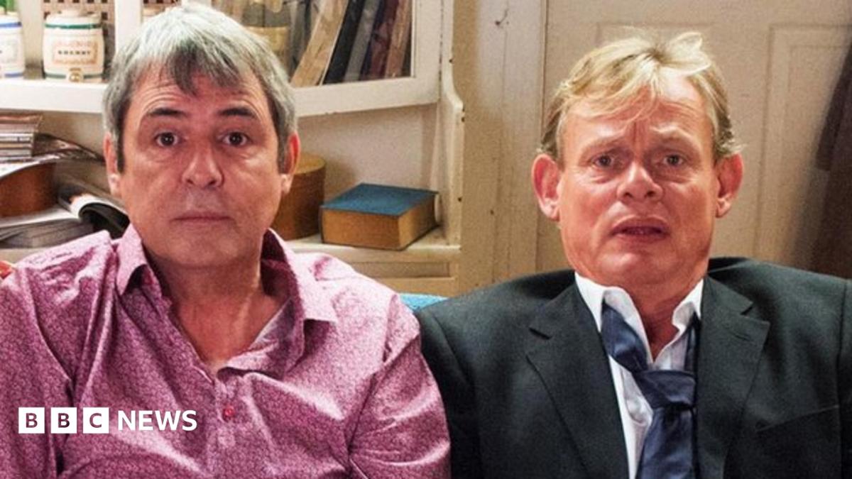 Men Behaving Badly return for charity sketch - BBC News