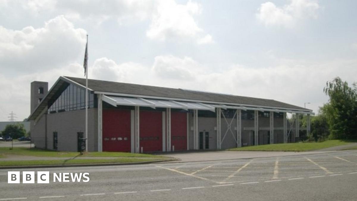 'Lives at risk' in Corby fire cover 'downgrading' claim - BBC News