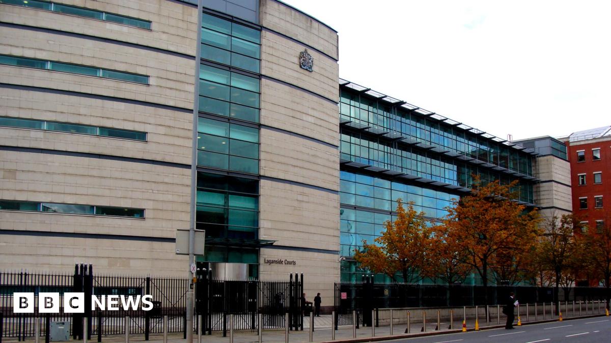Loyalist Gary Haggarty faces 212 charges, court told - BBC News