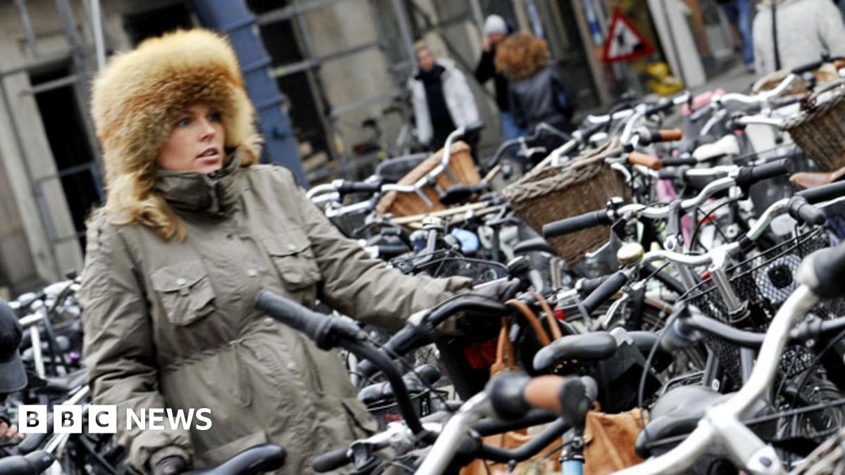 Copenhagen's piles of bicycles - BBC News
