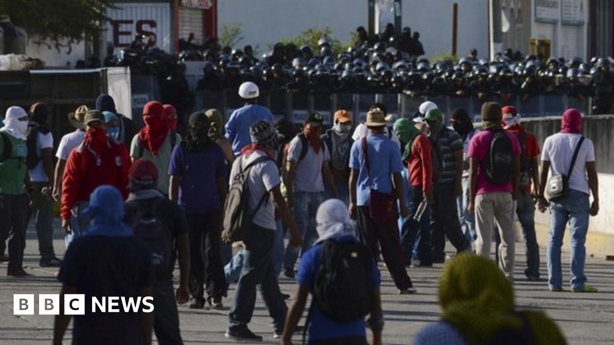Mexican anti-riot police sent to Guerrero after clashes - BBC News