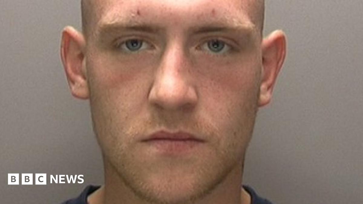 Anthony Robertson jailed for Michael Broxholme robbery death - BBC News