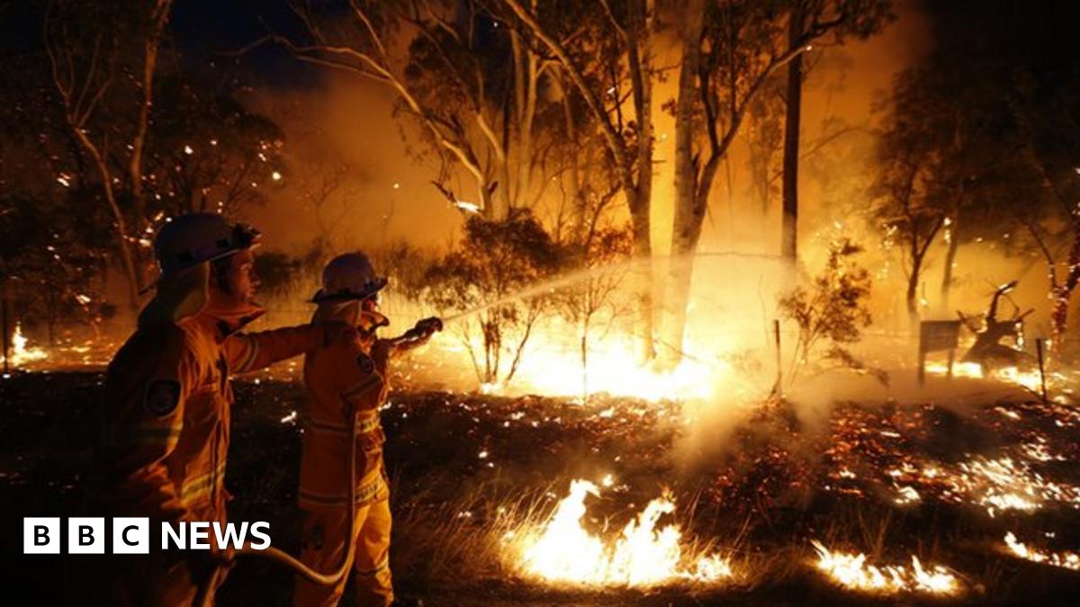 Australia prepares for 'dangerous' bushfire season - BBC News