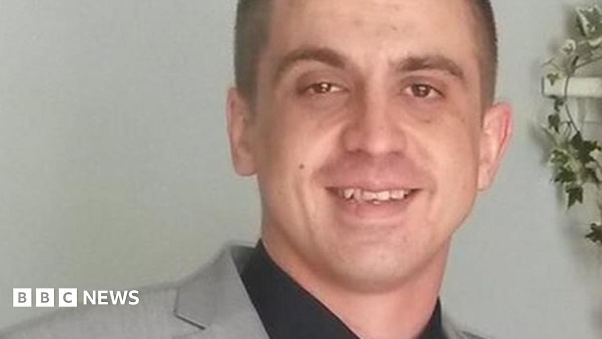 Crossbow murder victim was 'collecting drug money' - BBC News