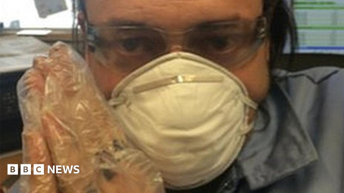 Ebola: Man removes daughter from school over facemask refusal - BBC News