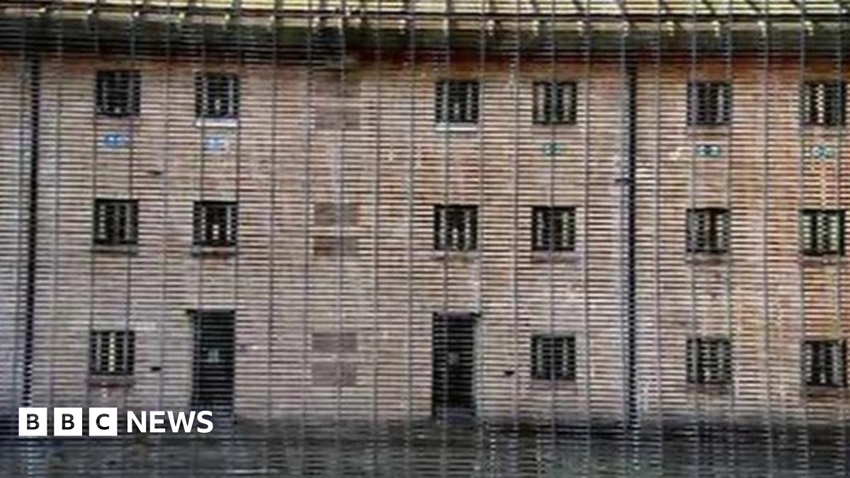 High Down inmates take call centre employment - BBC News