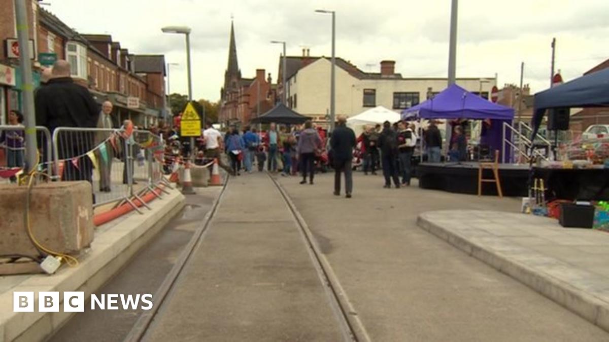 Beeston tram works' reopening delayed in Chilwell Road - BBC News