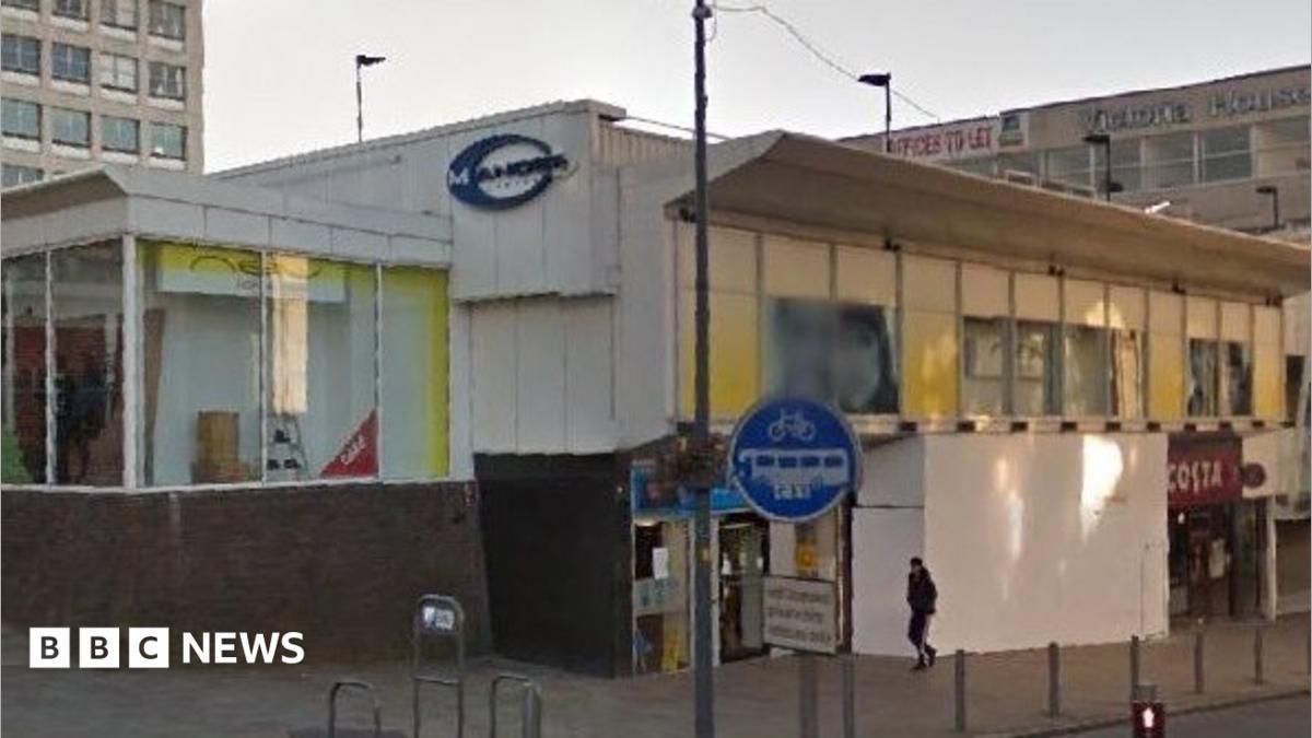 Wolverhampton's Mander shopping centre 'under offer' - BBC News