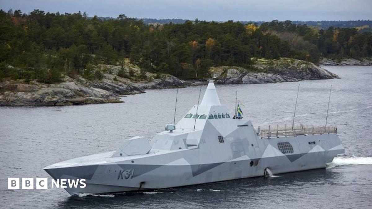 Sweden steps up 'mystery sub' hunt off Stockholm waters - BBC News