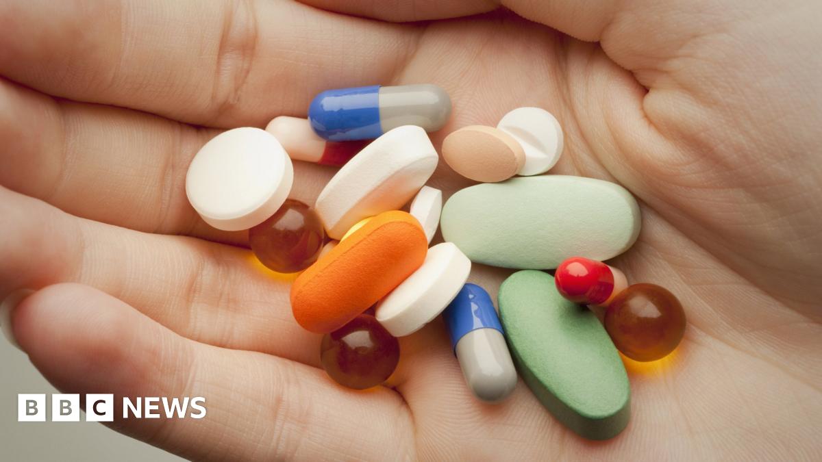 'Untested drugs for dying' bill given government backing - BBC News