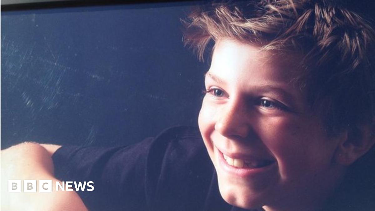 Luke Batty: Victoria inquiry opens into killing by father - BBC News