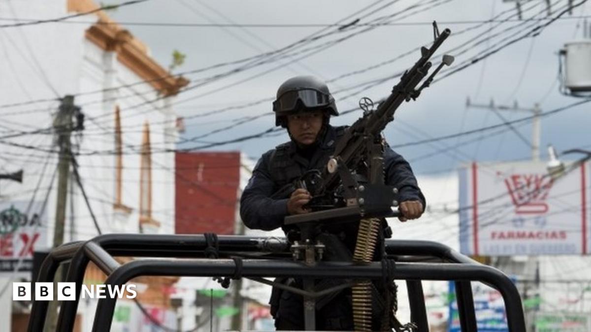 Mexican federal police deployed to Guerrero towns - BBC News