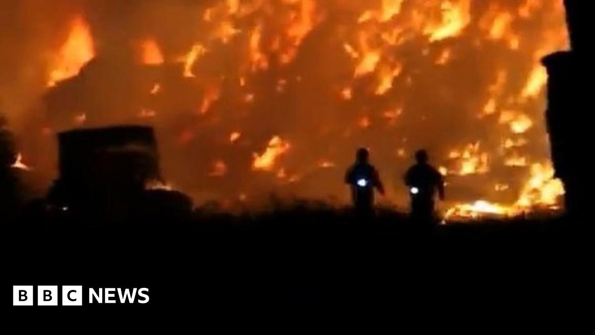 Sleaford straw blaze prompts Lincolnshire Fire and Rescue concerns ...