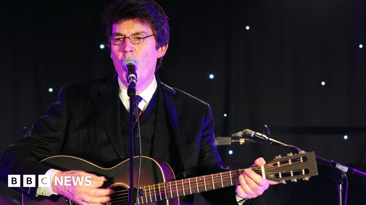 UKIP Calypso song: Did Mike Read get his facts right? - BBC News