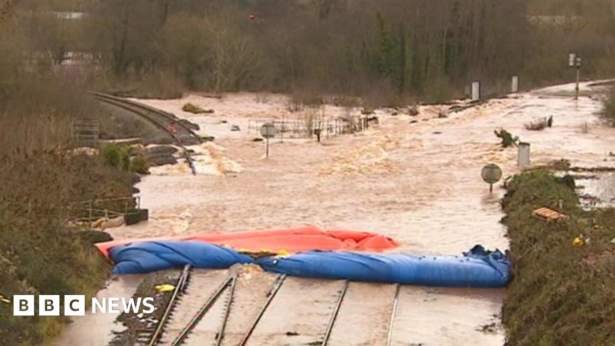 Network Rail Exeter flood prevention plans announced - BBC News