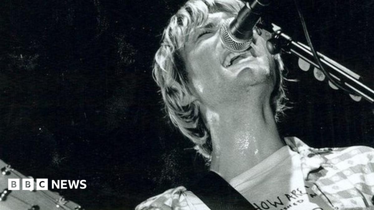Nirvana: 25 years since first UK gig in Newcastle - BBC News
