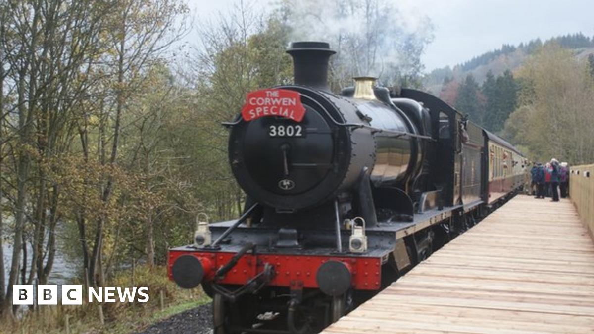 Corwen welcomes first train for 50 years - BBC News